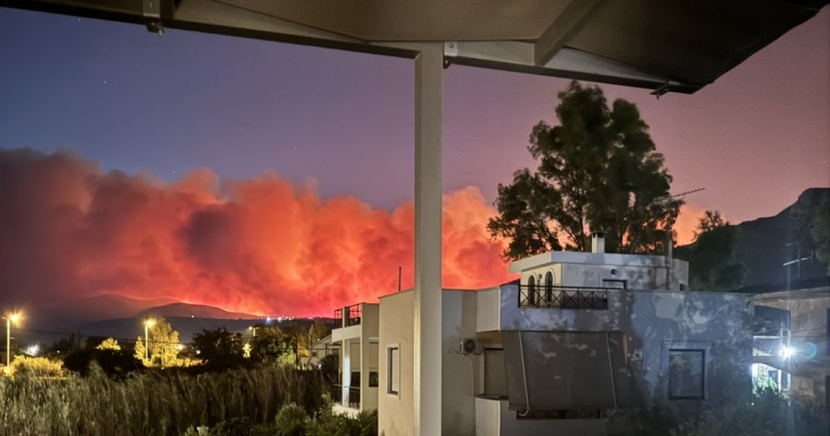 A large-scale forest fire engulfed Greece — the fire reached the ...