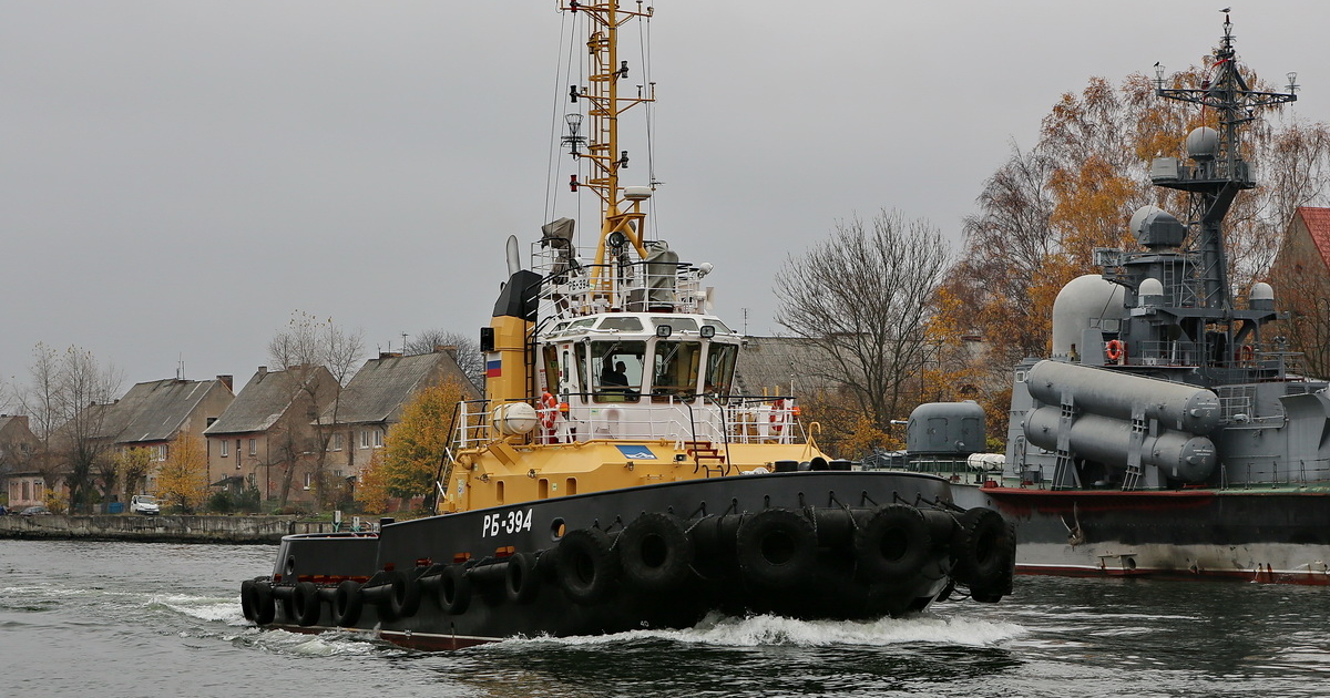 The GUR drone destroyed a Russian tugboat in Crimea — video