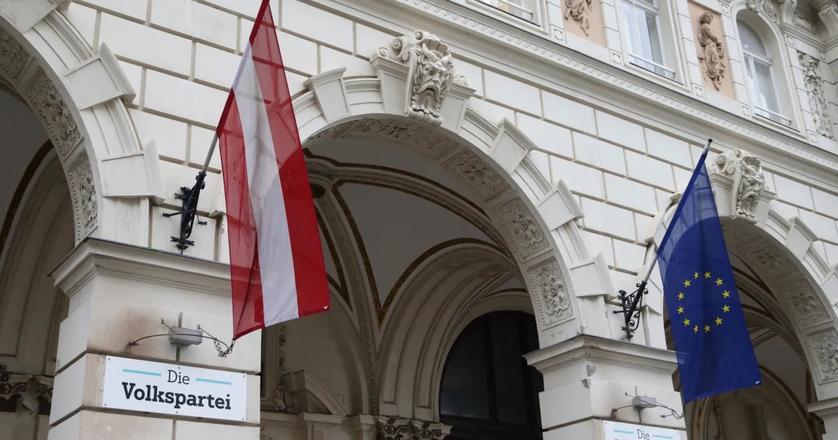 Austriaʼs new conservative leader ready to cooperate with far-right