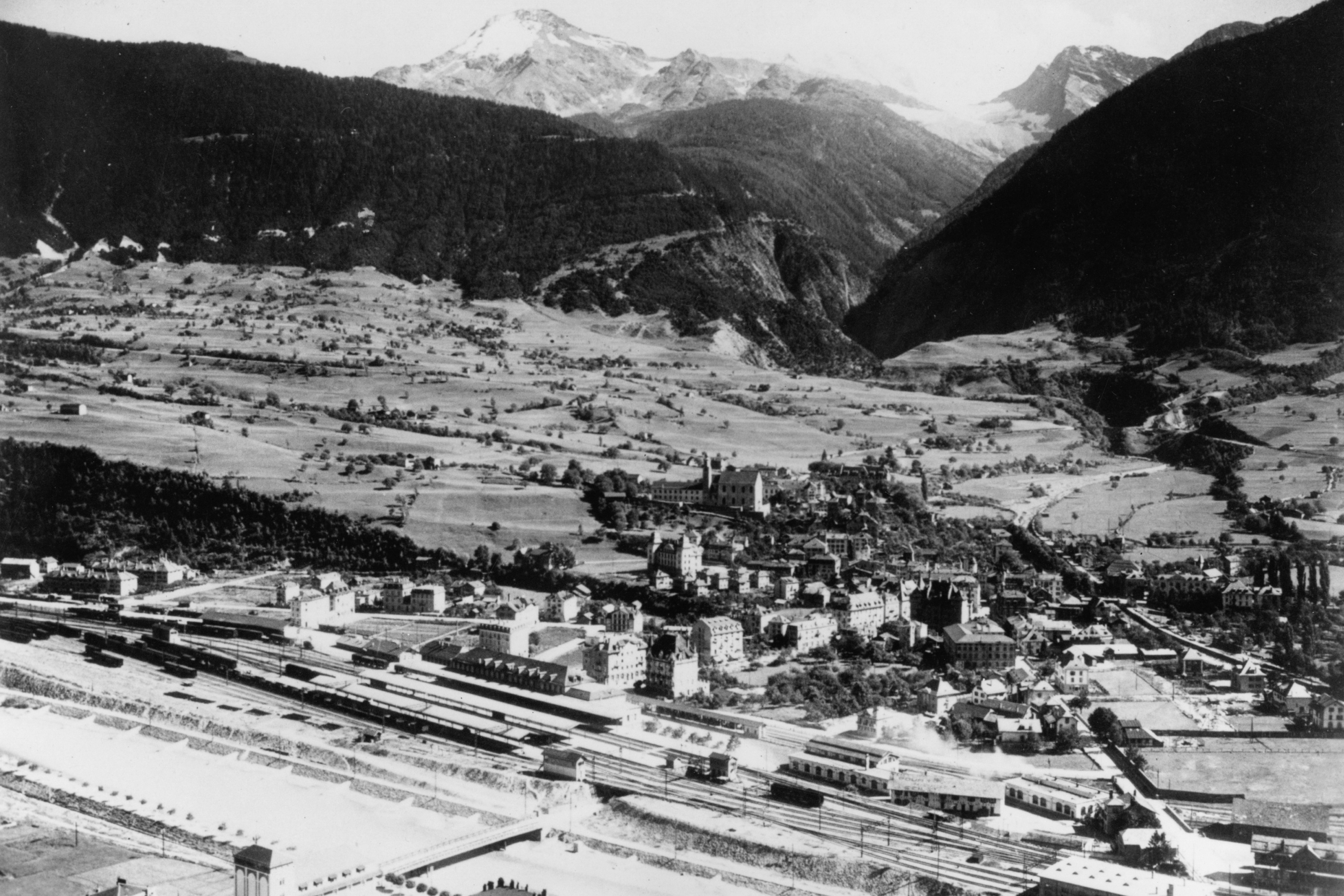 History and criticism of Switzerlandʼs neutrality during the wars