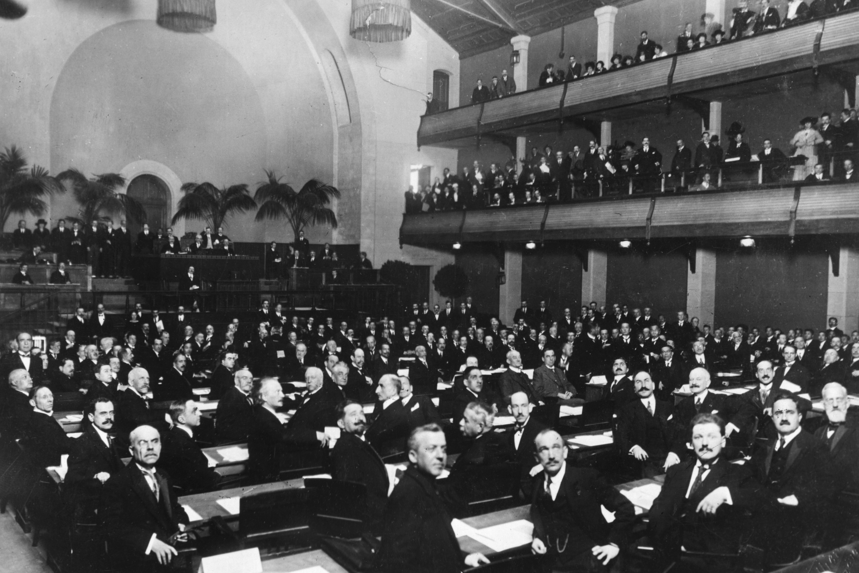 History and criticism of Switzerlandʼs neutrality during the wars