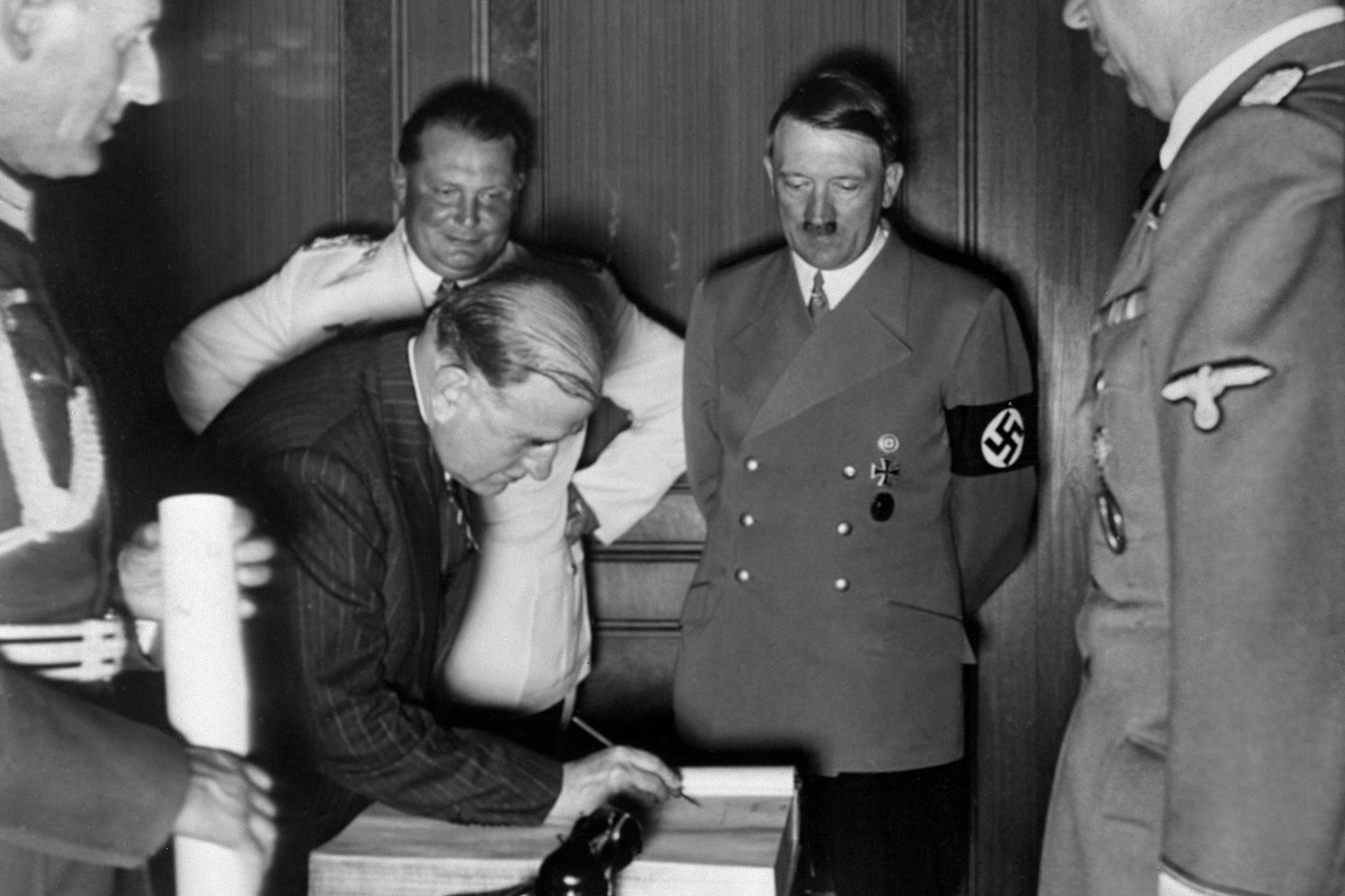 Munich Agreement 1938 — how the British and French handed over ...