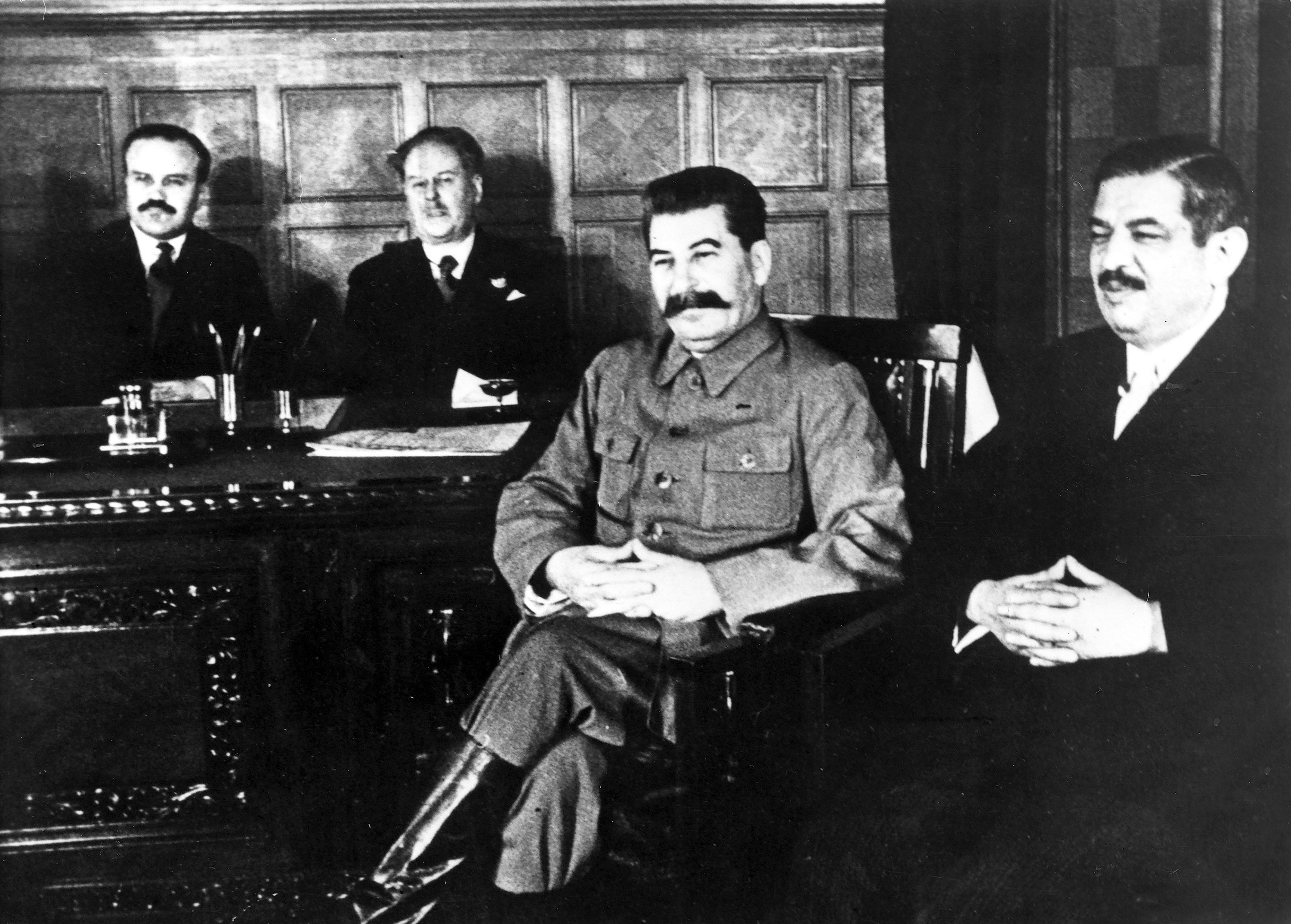 Munich Agreement 1938 — how the British and French handed over ...