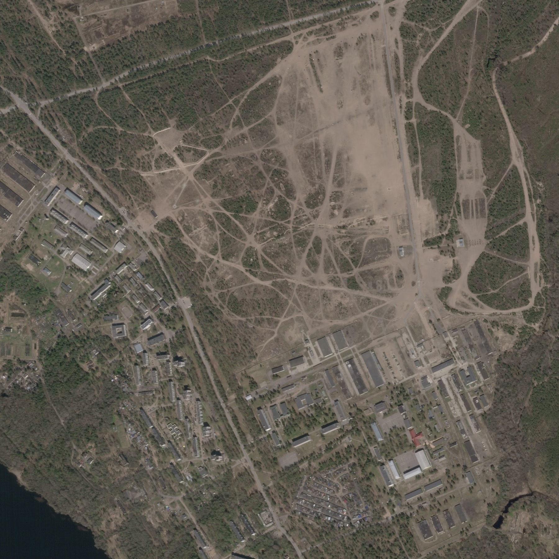 WSJ: Russia expands military bases near NATO border