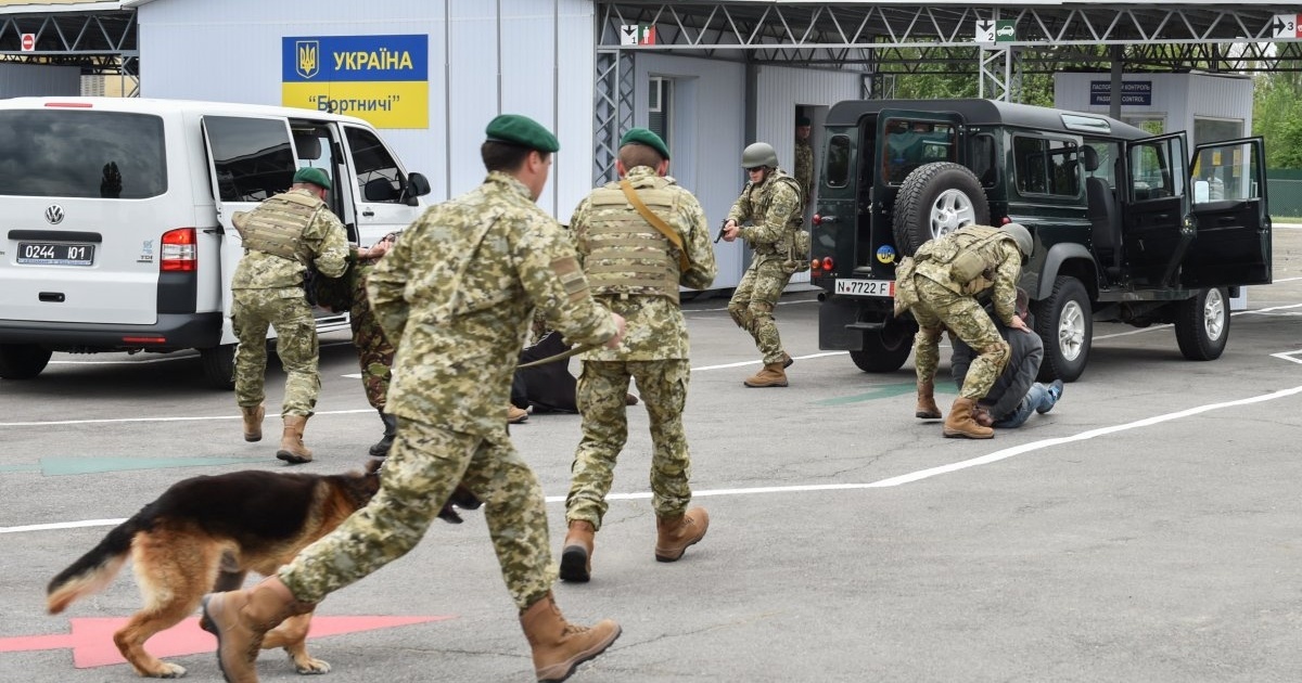 Митна служба Кабмін України звільнив керівництво митниці