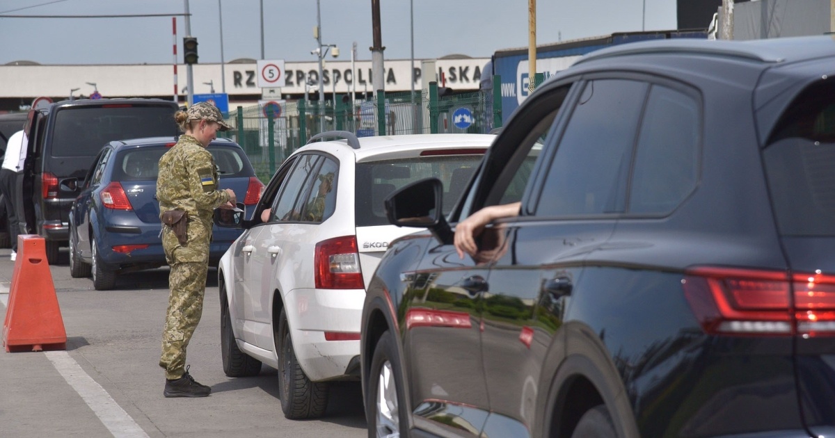 More people come to Ukraine across the western border than there are