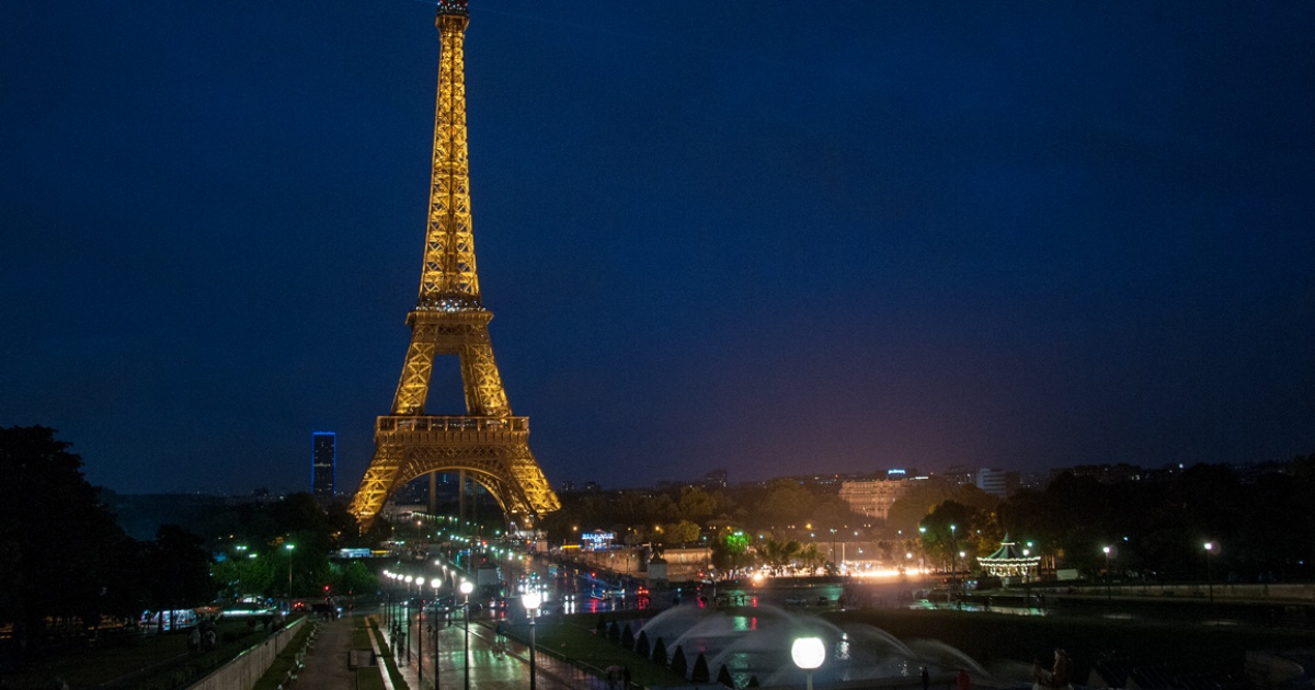 The Eiffel Tower is rusting and in need of repair — mass media
