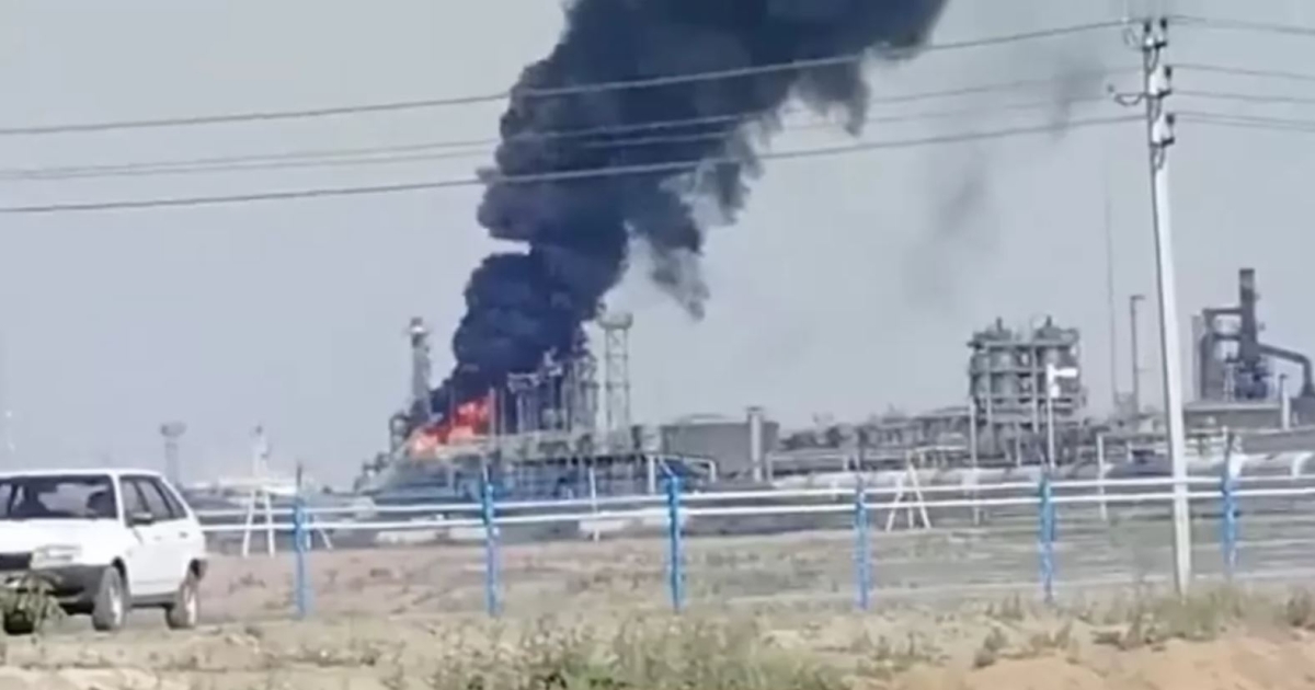 What is known about the fire at the Russian refinery in Rostov Oblast?
