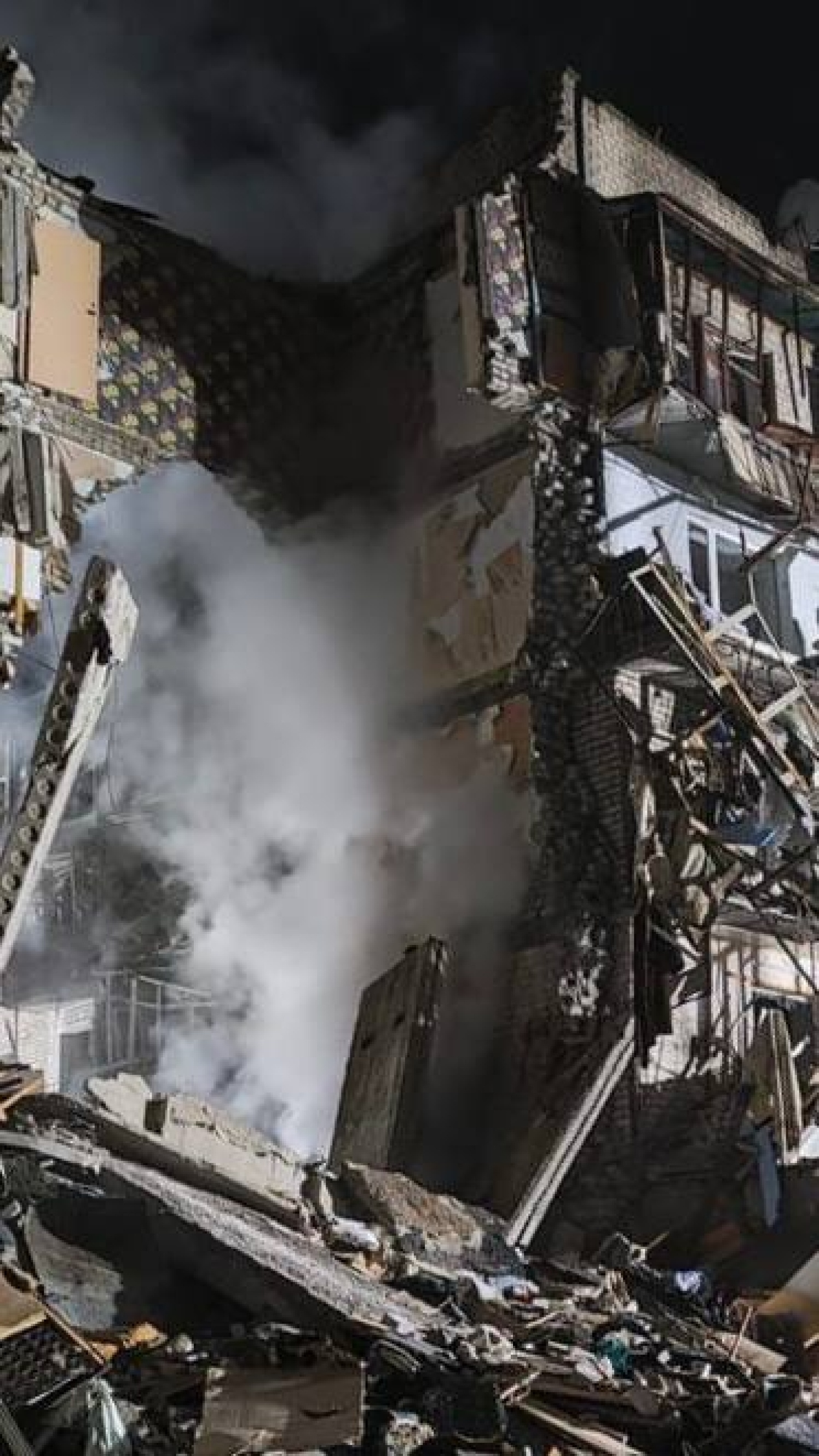 У Миколаєві ракета влучила в будинок, є загиблі - новини України