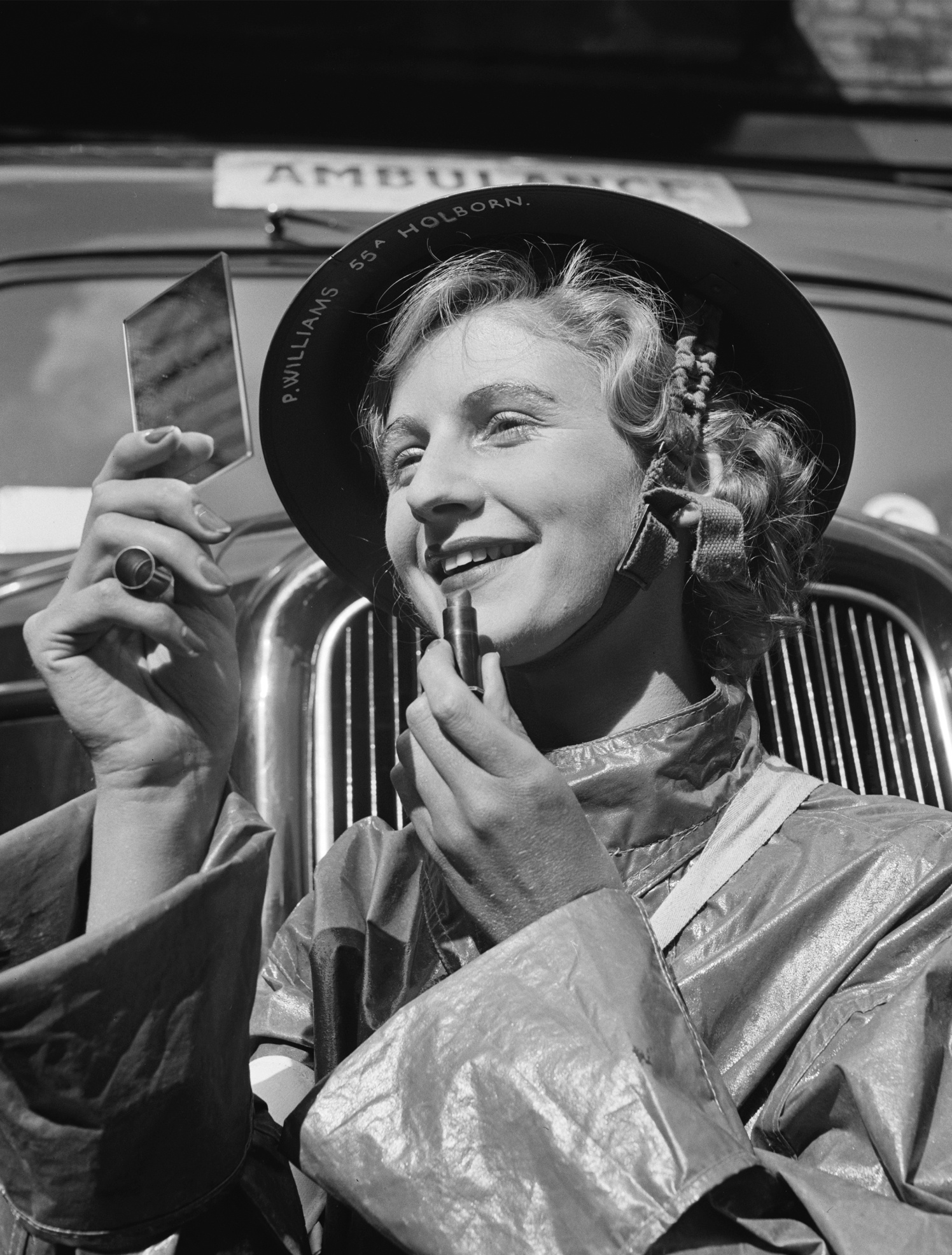 How red lipstick became a symbol of victory over Nazism — history, photos