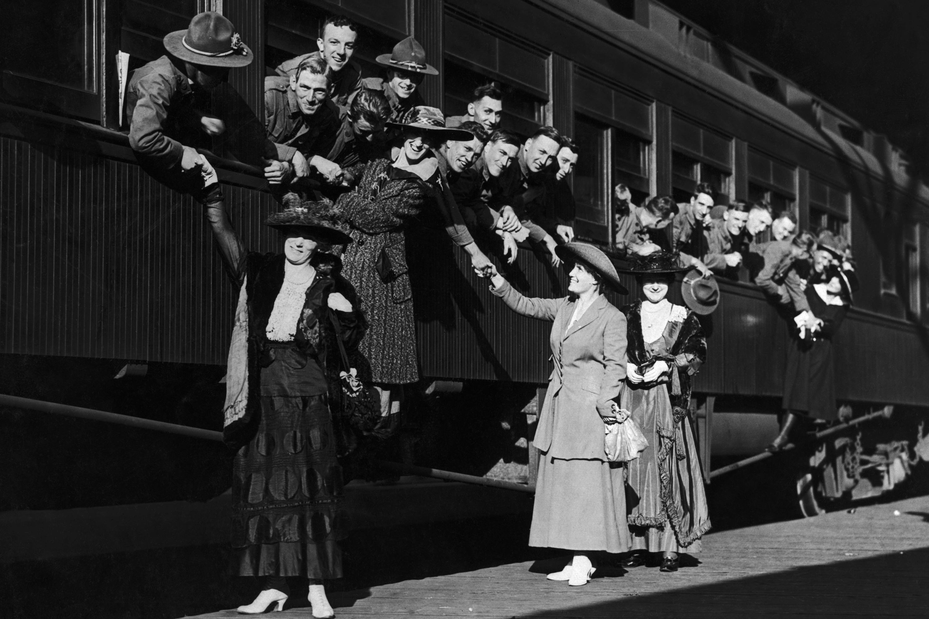 How fashion changed during the First and the Second World Wars ...