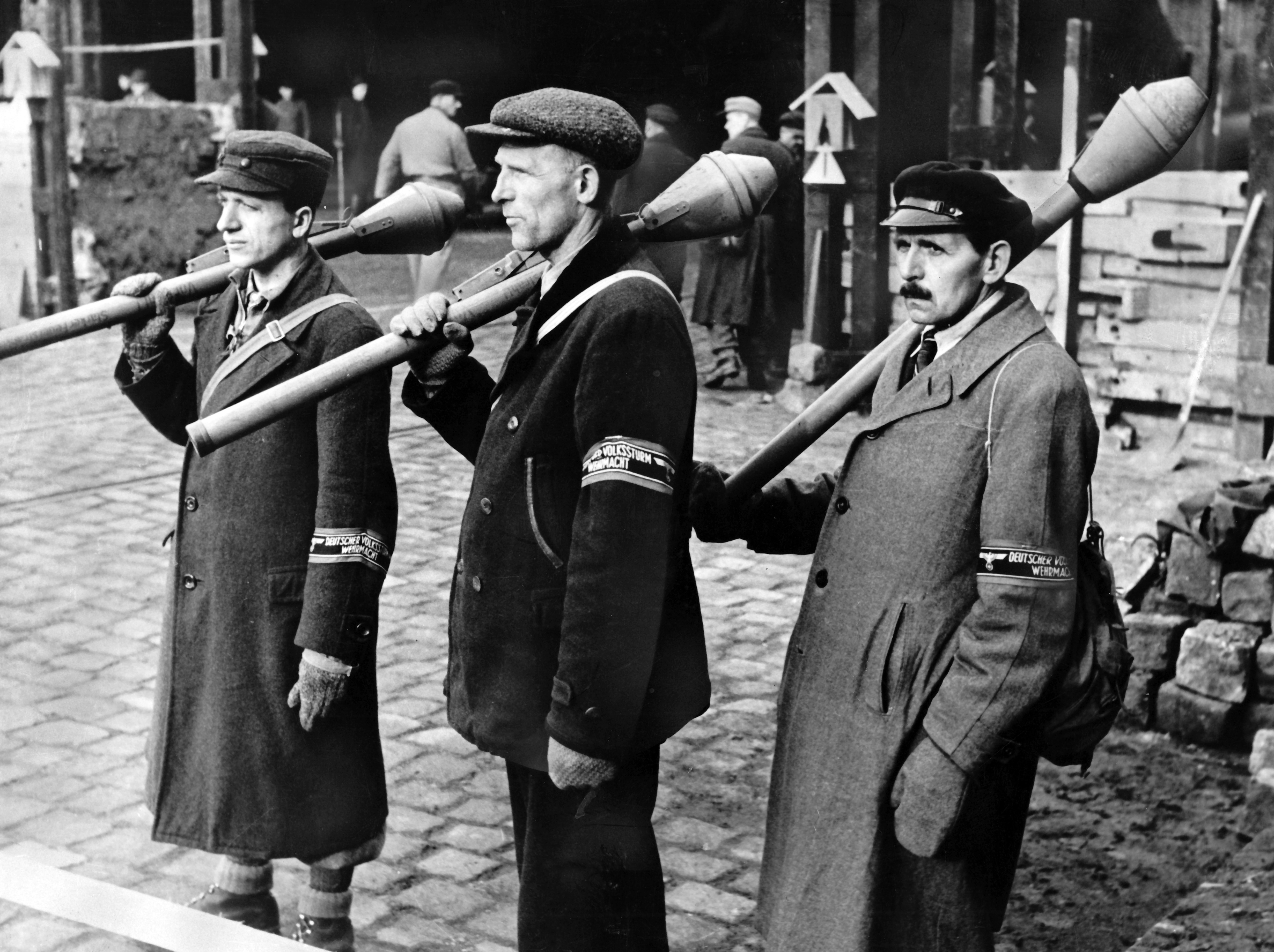 Adolf Hitlerʼs suicide - story, archival photos