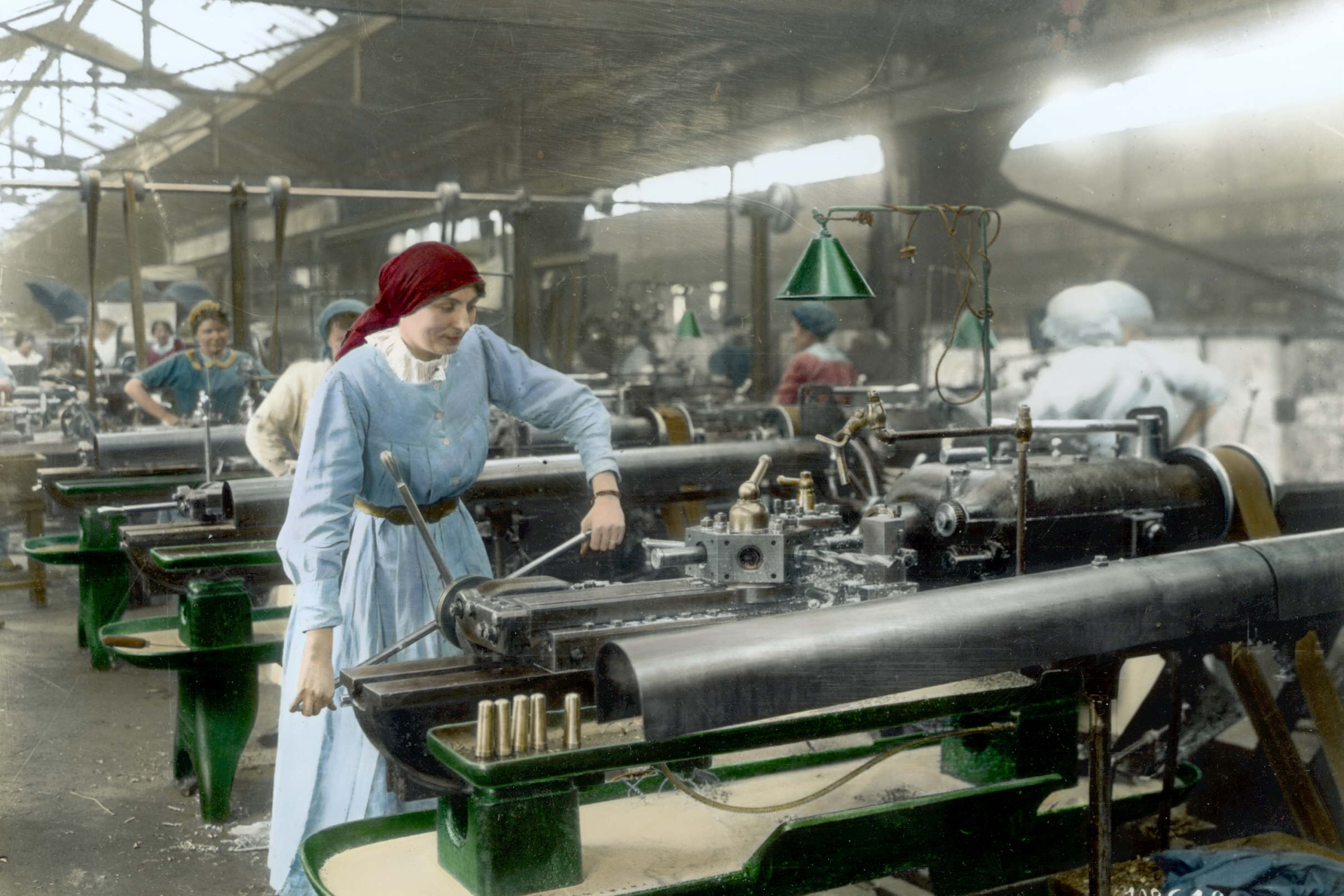 How red lipstick became a symbol of victory over Nazism — history, photos