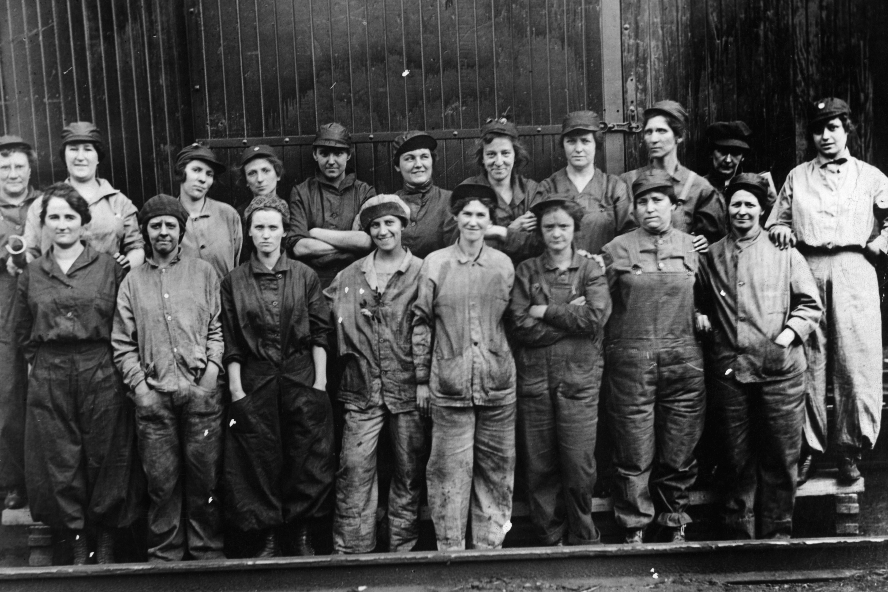 How fashion changed during the First and the Second World Wars ...