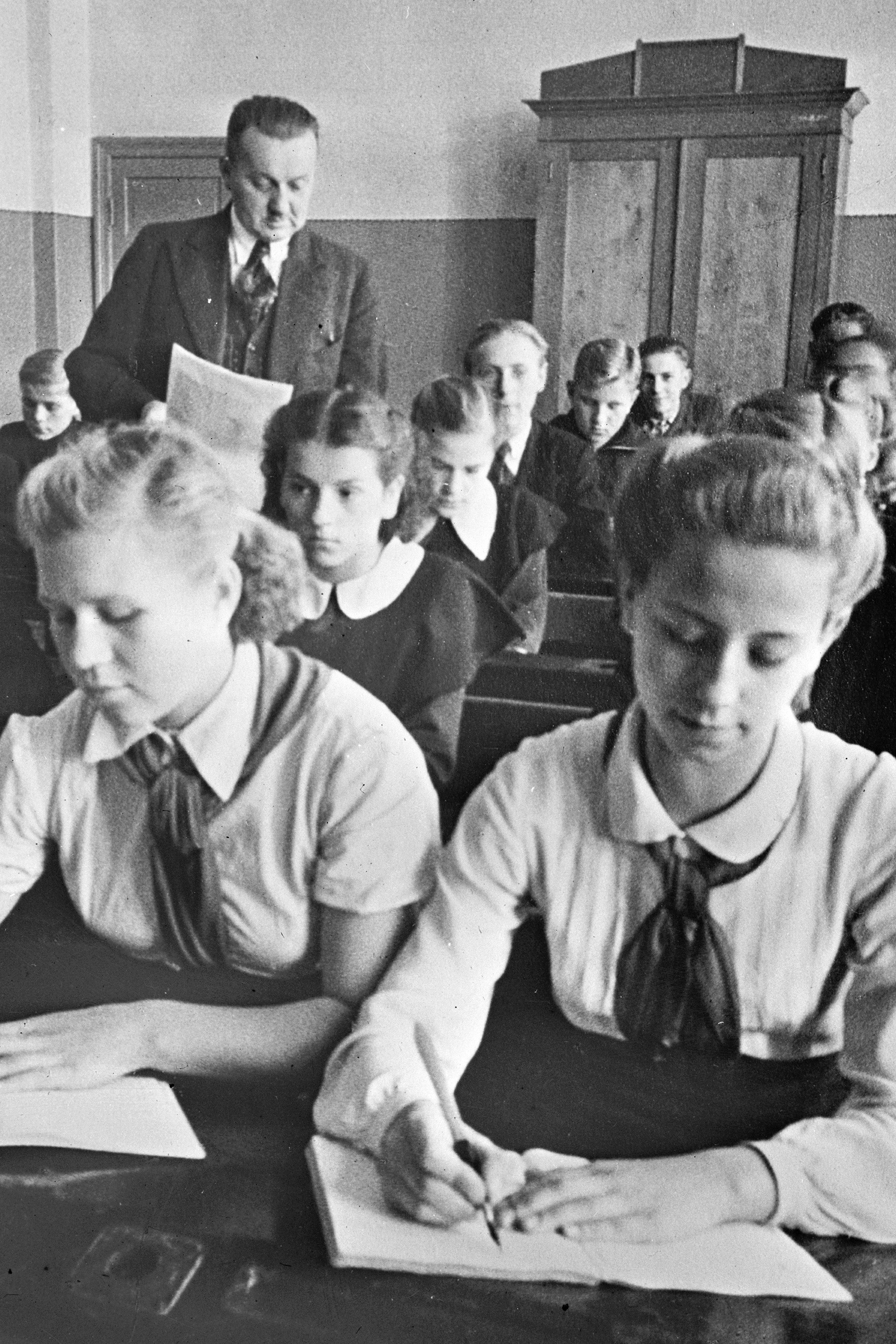 How children studied during the Second World War — a story, photo