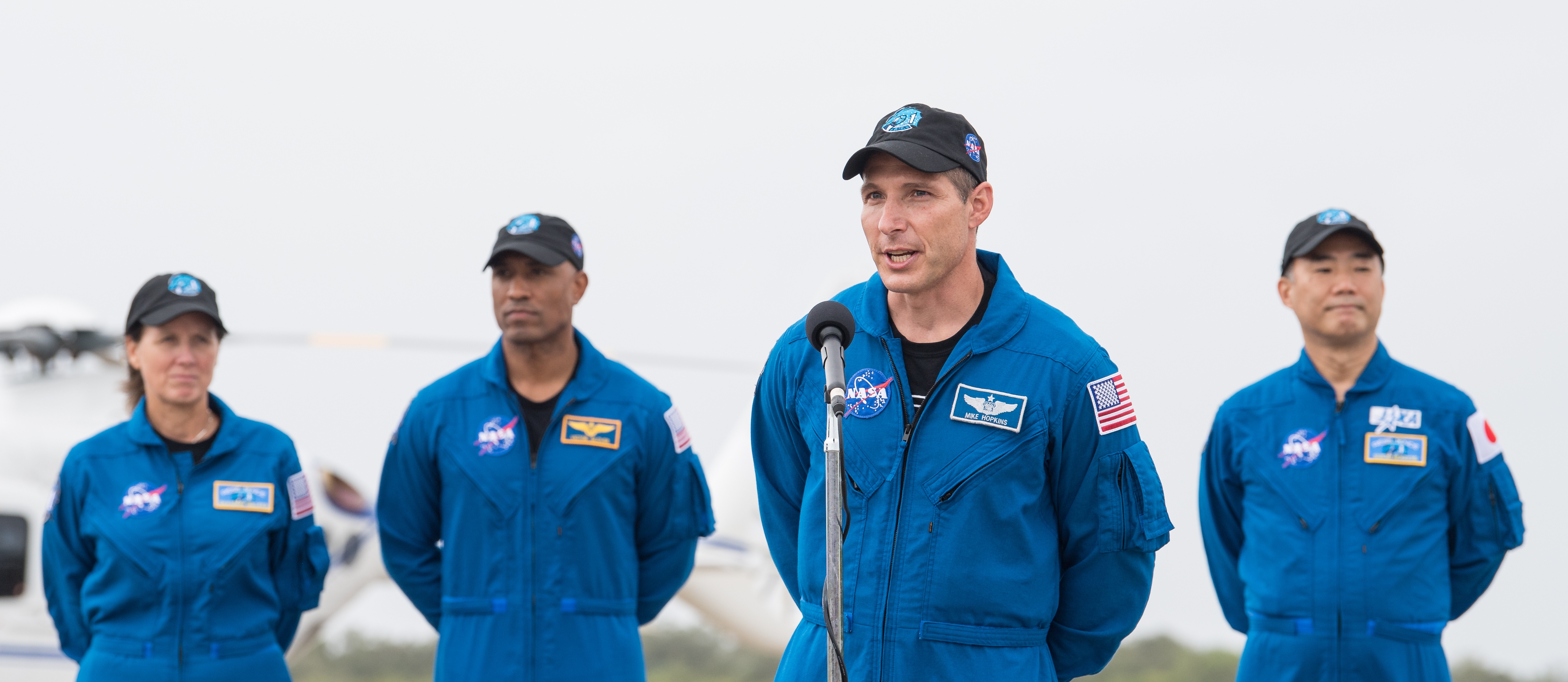 SpaceX відправила астронавтів на МКС на кораблі Crew Dragon - фото