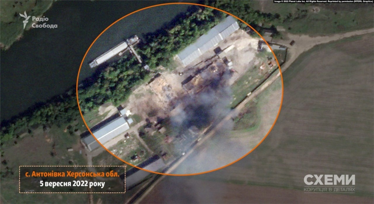 The satellite took a photo of the destroyed pontoon bridge in the ...